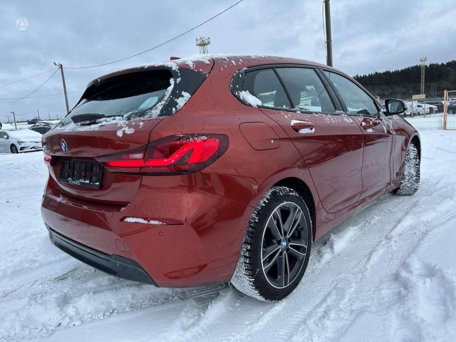 Orange BMW 118 2021 in Vilnius, with an engine capacity of 1.50 L and mileage of 158 thousand km for 16900 €, photo 3 on AUTOMOTO.COM.LV