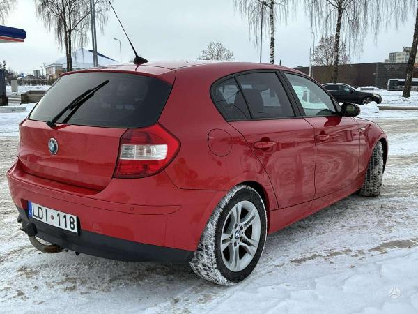 Red BMW 118 2005 in Rokiskis, with an engine capacity of 2.00 L and mileage of 395 thousand km for 1750 €, photo 3 on AUTOMOTO.COM.LV