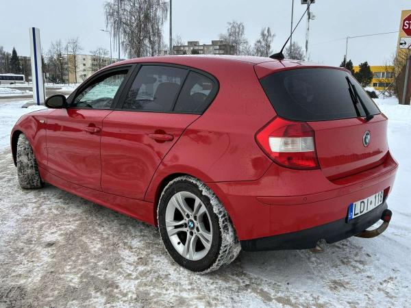 Red BMW 118 2005 in Rokiskis, with an engine capacity of 2.00 L and mileage of 395 thousand km for 1750 €, photo 4 on AUTOMOTO.COM.LV