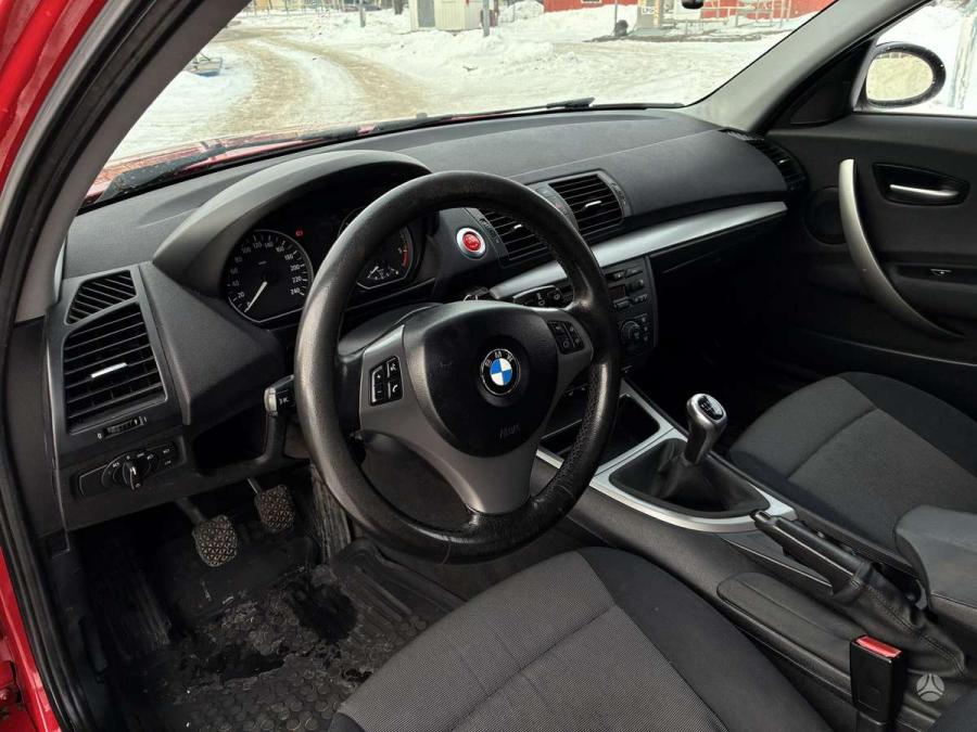Sarkans BMW 118 2005 Rokiškis, ar dzinēja tilpumu 2.00 L un nobraukumu 395 tūkst. km par 1750 €, foto 17 vietnē AUTOMOTO.COM.LV
