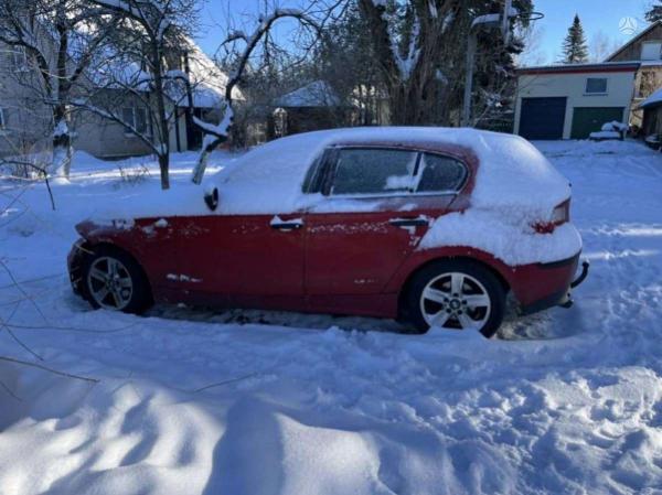 Red BMW 118 2006 in Vilnius, with an engine capacity of 2.00 L and mileage of 300 thousand km for 999 €, photo 2 on AUTOMOTO.COM.LV