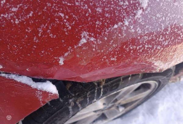 Red BMW 118 2006 in Vilnius, with an engine capacity of 2.00 L and mileage of 300 thousand km for 999 €, photo 4 on AUTOMOTO.COM.LV