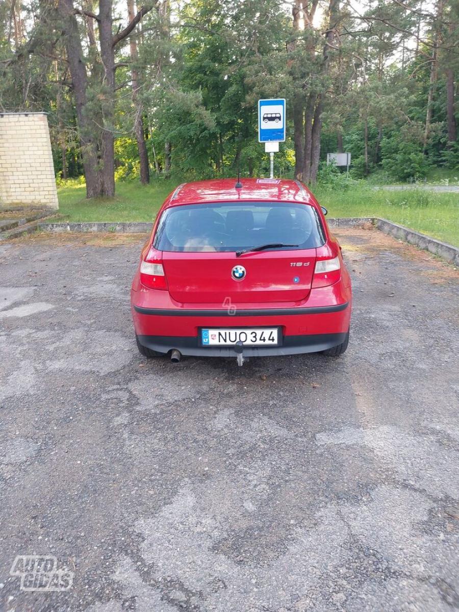 Красный БМВ 118 2006 в Друскининкай, объемом двигателя 2.00 л и пробегом 337 тыс. км за 2149 €, фото 5 на AUTOMOTO.COM.LV