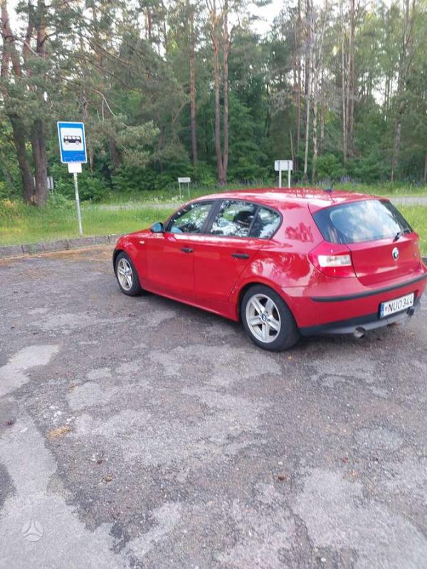 Sarkans BMW 118 2006 Druskininkai, ar dzinēja tilpumu 2.00 L un nobraukumu 337 tūkst. km par 1799 €, foto 2 vietnē AUTOMOTO.COM.LV