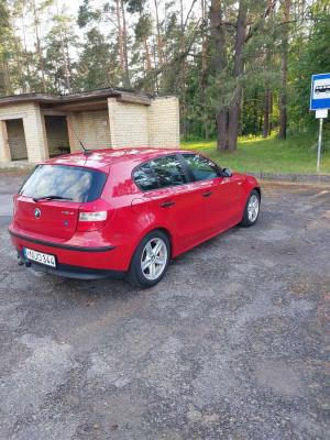 Red BMW 118 2006 in Druskininkai, with an engine capacity of 2.00 L and mileage of 337 thousand km for 1799 €, photo 5 on AUTOMOTO.COM.LV