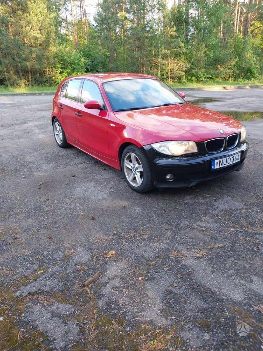 Red BMW 118 2006 in Druskininkai, with an engine capacity of 2.00 L and mileage of 337 thousand km for 1799 €, photo 6 on AUTOMOTO.COM.LV