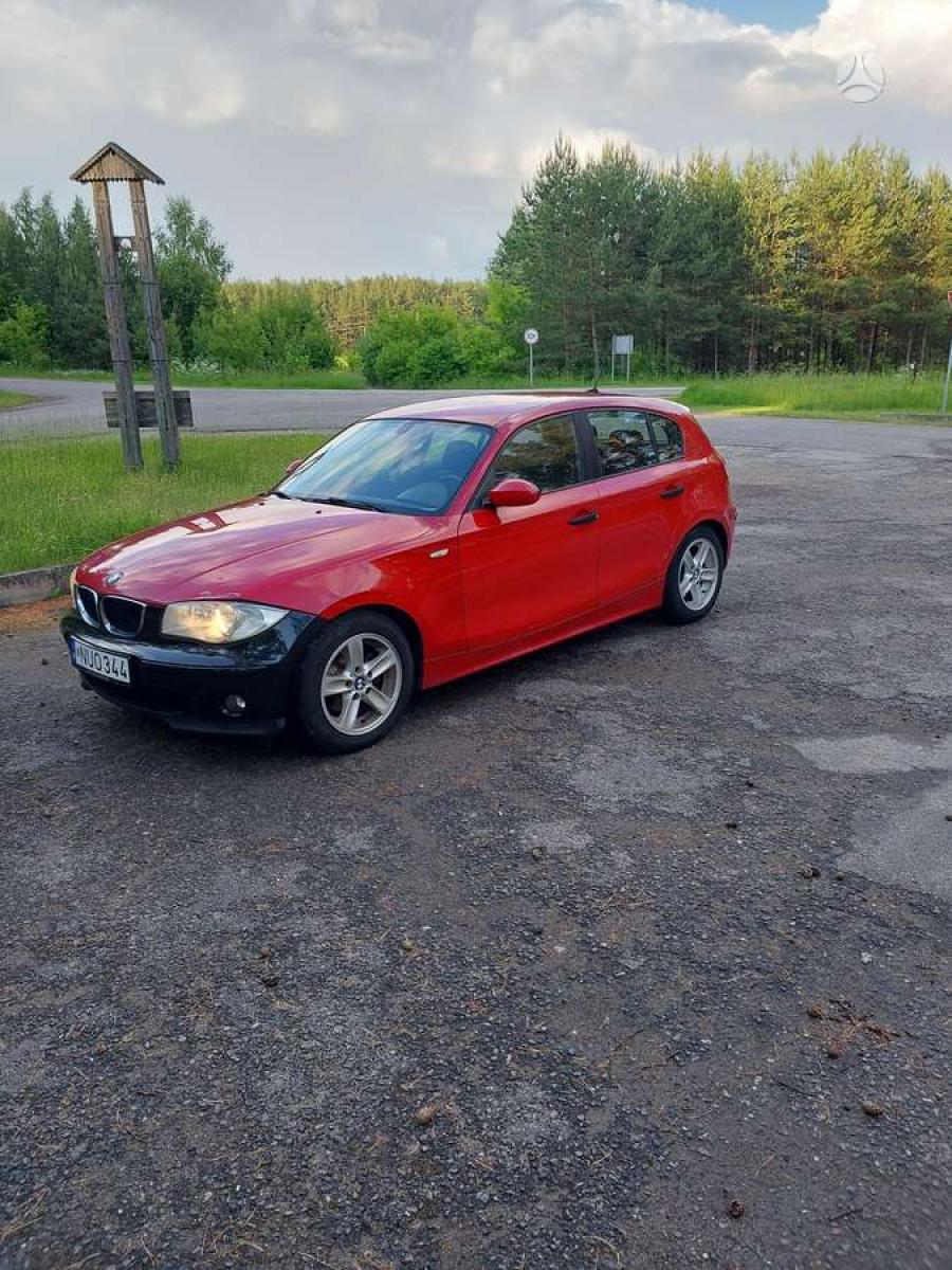 Red BMW 118 2006 in Druskininkai, with an engine capacity of 2.00 L and mileage of 337 thousand km for 1799 €, photo 7 on AUTOMOTO.COM.LV