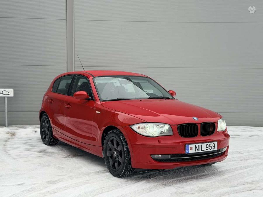 Red BMW 118 2007 in Vilnius, with an engine capacity of 2.00 L and mileage of 356 thousand km for 2400 €, photo 1 on AUTOMOTO.COM.LV