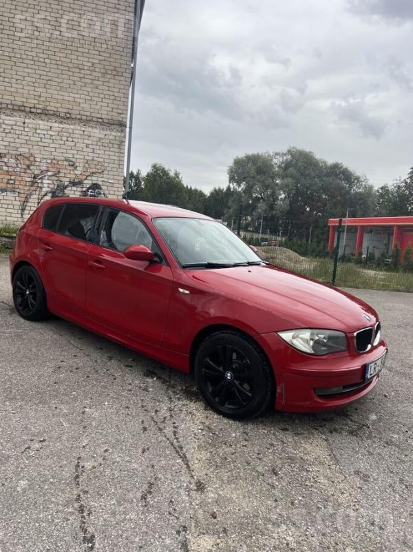 BMW 118 2007 in Talsi on AUTOMOTO.COM.LV Red BMW 118 2007 in Talsi, with an engine capacity of 2.00 L and mileage of 304 thousand km for 2500 β¬, photo 5 on AUTOMOTO.COM.LV