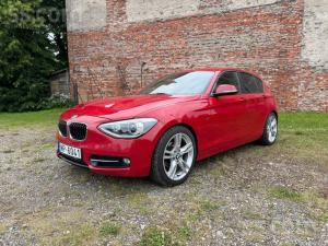 Sarkans BMW 118 2011 Liepāja, ar dzinēja tilpumu 2.00 L un nobraukumu 346 tūkst. km par 6450 €, foto  vietnē AUTOMOTO.COM.LV