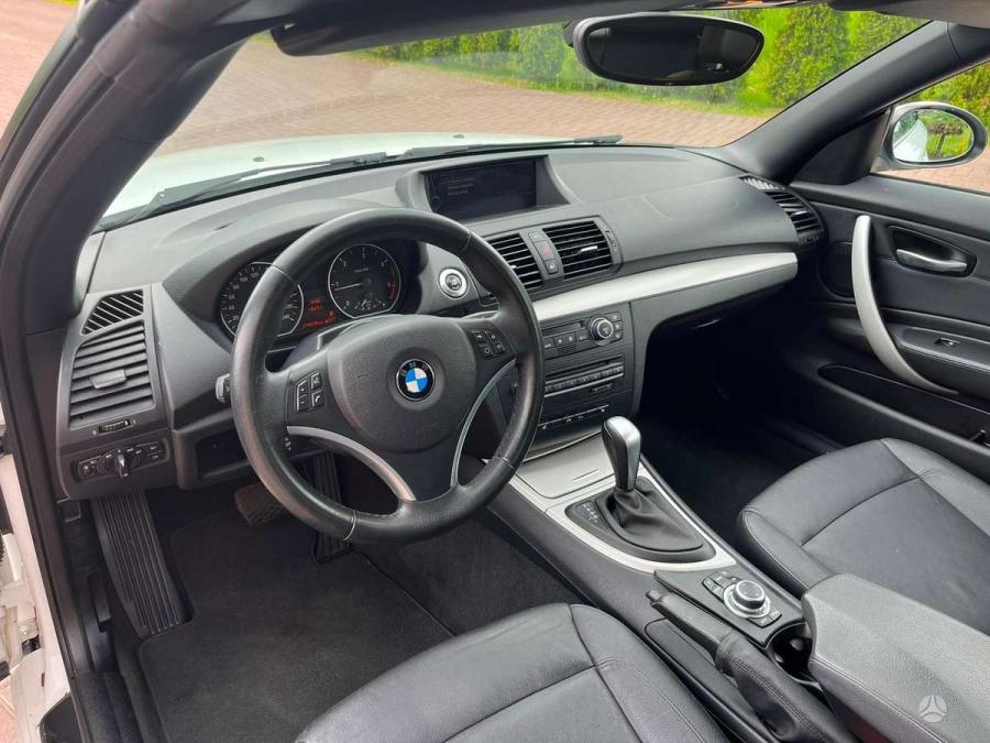 White BMW 118 2009 in Utena, with an engine capacity of 2.00 L and mileage of 270 thousand km for 4990 €, photo 12 on AUTOMOTO.COM.LV
