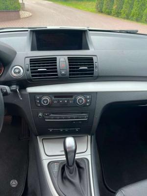 White BMW 118 2009 in Utena, with an engine capacity of 2.00 L and mileage of 270 thousand km for 4990 €, photo 13 on AUTOMOTO.COM.LV