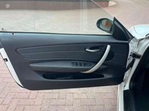 White BMW 118 2009 in Utena, with an engine capacity of 2.00 L and mileage of 270 thousand km for 4990 €, photo 17 on AUTOMOTO.COM.LV