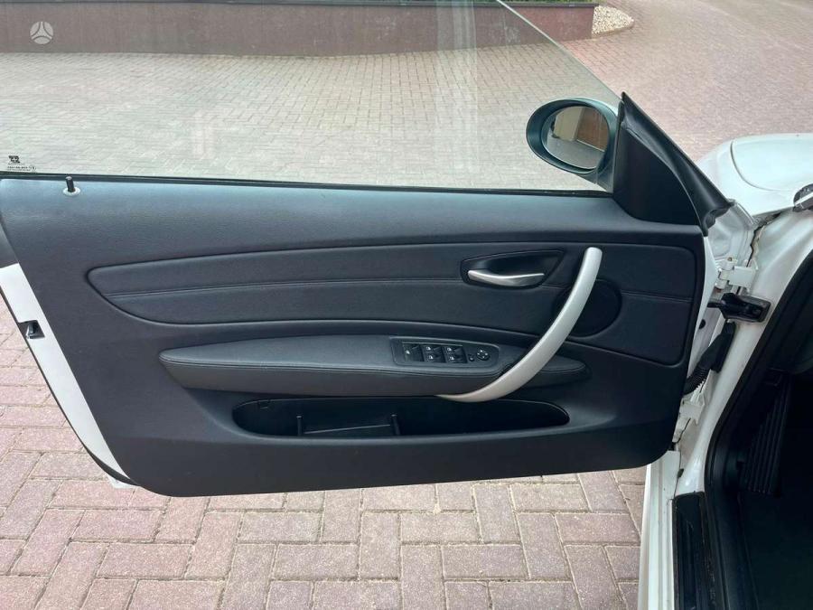 White BMW 118 2009 in Utena, with an engine capacity of 2.00 L and mileage of 270 thousand km for 4990 €, photo 17 on AUTOMOTO.COM.LV