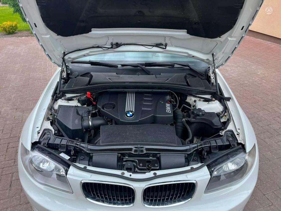 White BMW 118 2009 in Utena, with an engine capacity of 2.00 L and mileage of 270 thousand km for 4990 €, photo 18 on AUTOMOTO.COM.LV