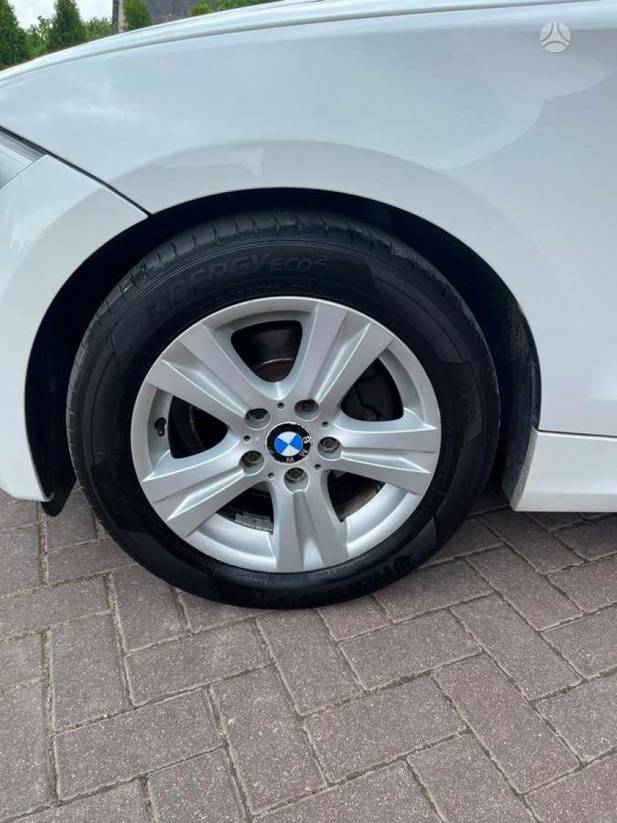White BMW 118 2009 in Utena, with an engine capacity of 2.00 L and mileage of 270 thousand km for 4990 €, photo 19 on AUTOMOTO.COM.LV