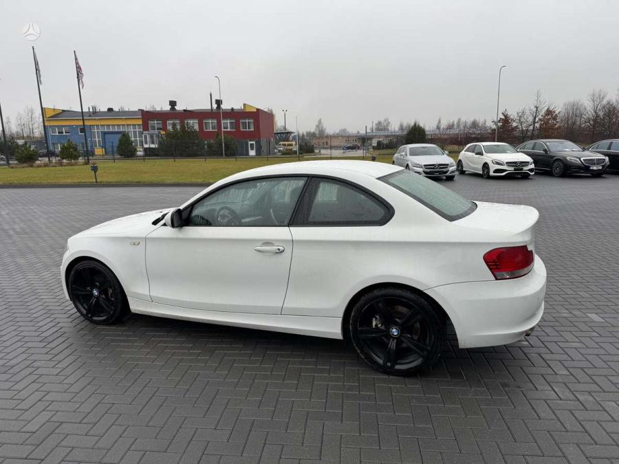 Balts BMW 118 2010 Telšiai, ar dzinēja tilpumu 2.00 L un nobraukumu 222 tūkst. km par 3800 €, foto 4 vietnē AUTOMOTO.COM.LV