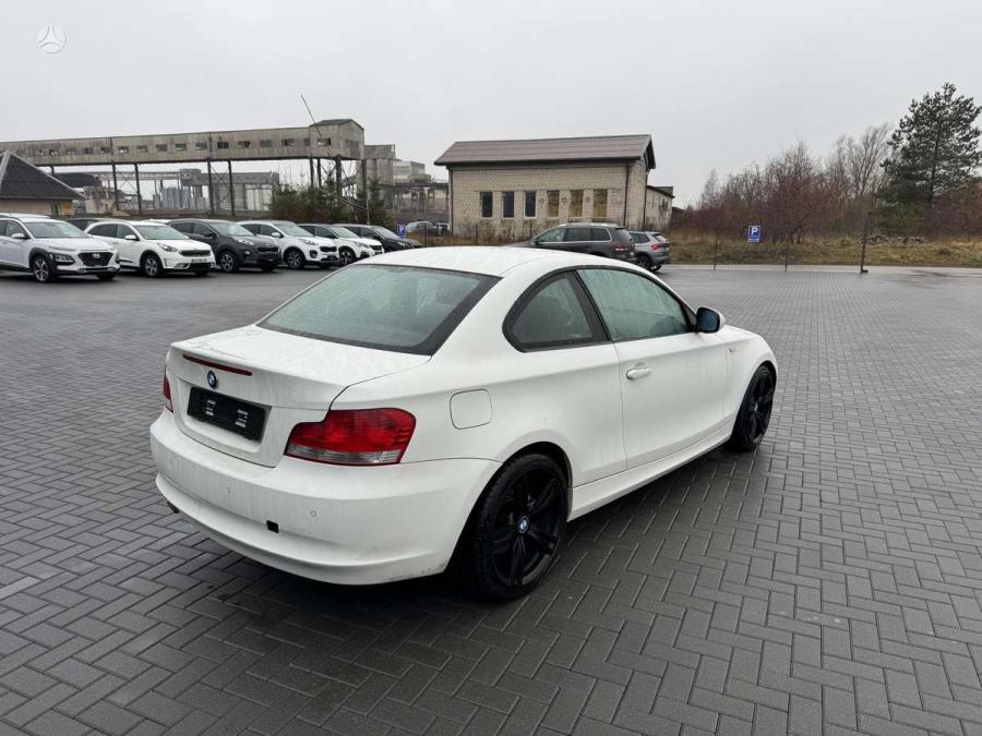 Balts BMW 118 2010 Telšiai, ar dzinēja tilpumu 2.00 L un nobraukumu 222 tūkst. km par 3800 €, foto 7 vietnē AUTOMOTO.COM.LV