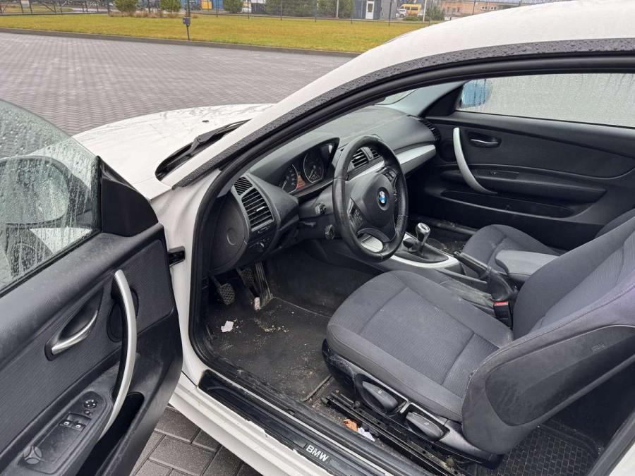 Balts BMW 118 2010 Telšiai, ar dzinēja tilpumu 2.00 L un nobraukumu 222 tūkst. km par 3800 €, foto 11 vietnē AUTOMOTO.COM.LV