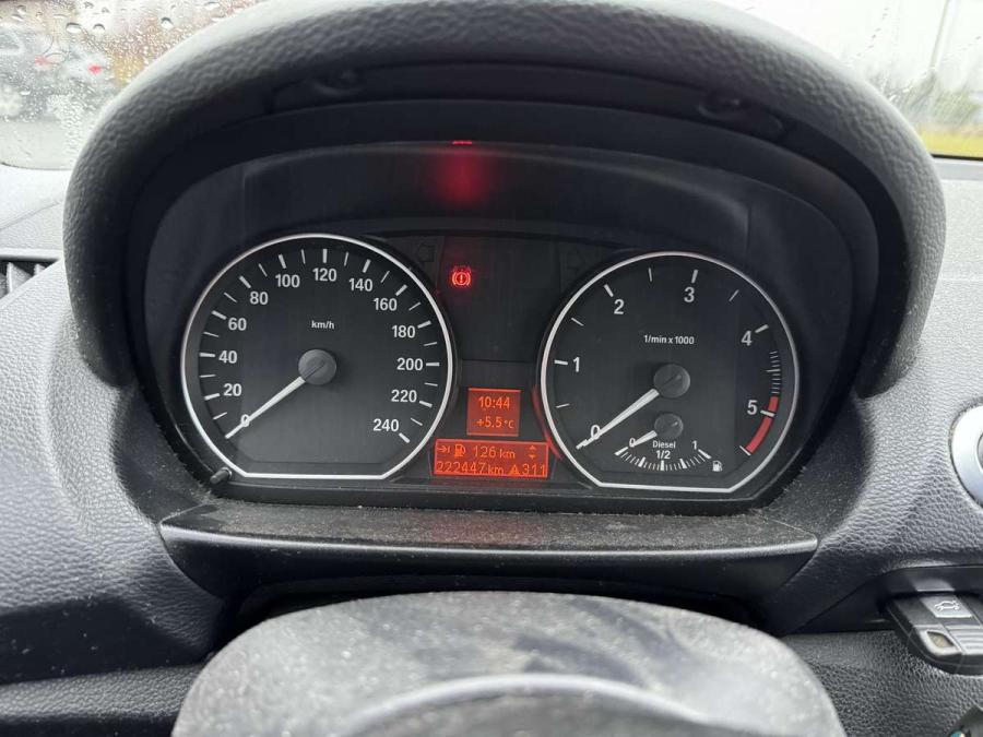 Balts BMW 118 2010 Telšiai, ar dzinēja tilpumu 2.00 L un nobraukumu 222 tūkst. km par 3800 €, foto 14 vietnē AUTOMOTO.COM.LV