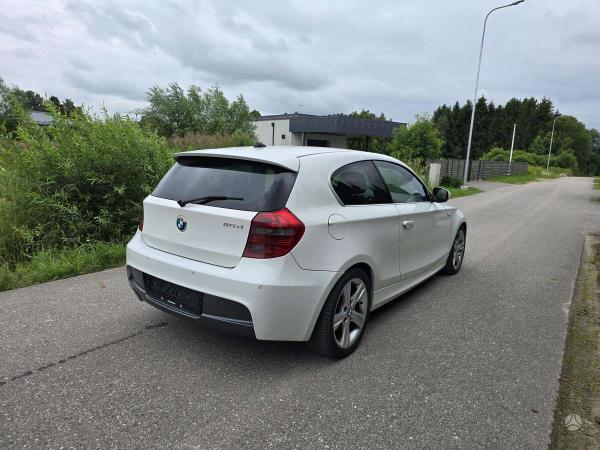 Balts BMW 118 2011 Kauņa, ar dzinēja tilpumu 2.00 L un nobraukumu 285 tūkst. km par 3750 €, foto 5 vietnē AUTOMOTO.COM.LV