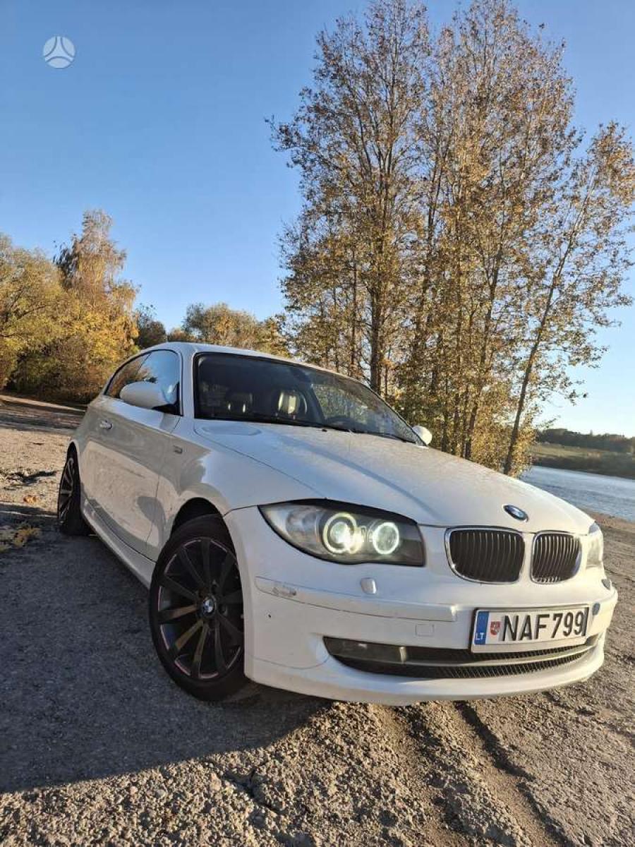 White BMW 118 2007 in Kaunas, with an engine capacity of 2.00 L and mileage of 239 thousand km for 3000 €, photo 2 on AUTOMOTO.COM.LV