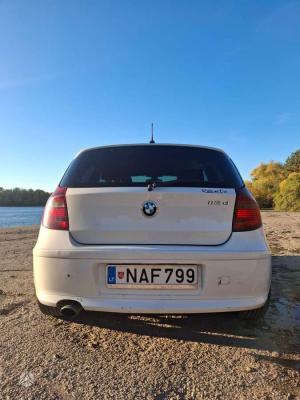 White BMW 118 2007 in Kaunas, with an engine capacity of 2.00 L and mileage of 239 thousand km for 3000 €, photo 8 on AUTOMOTO.COM.LV