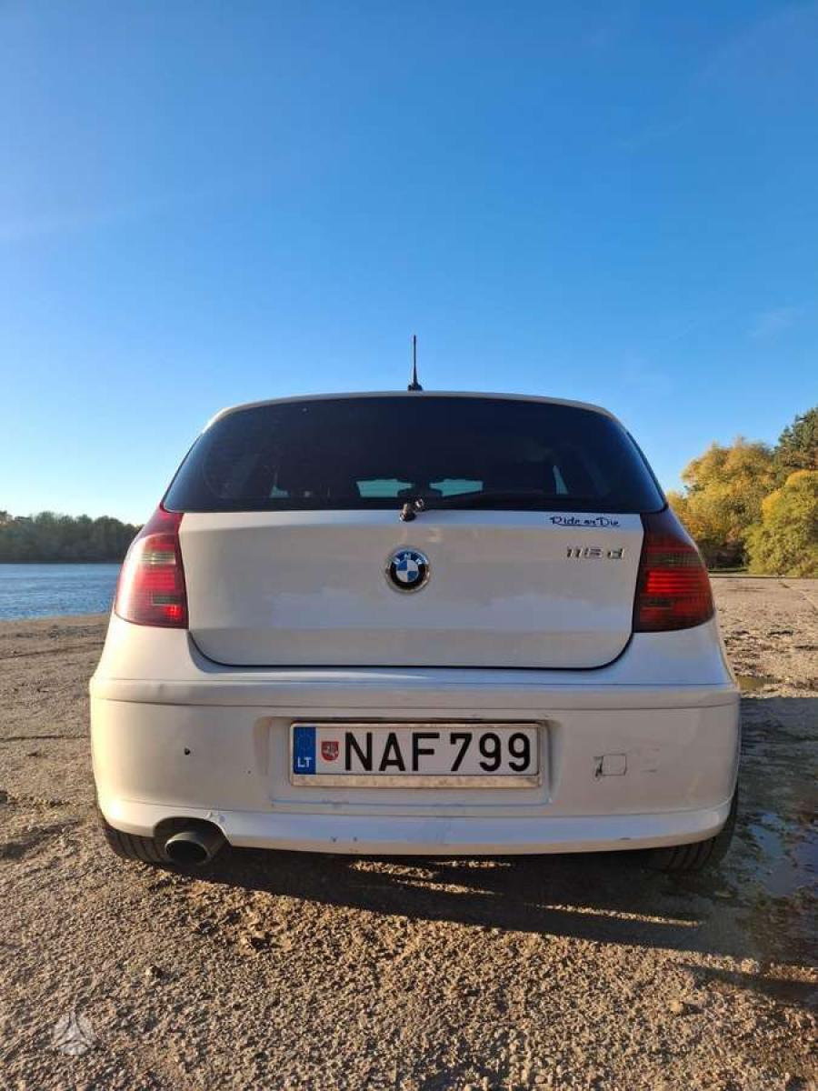 White BMW 118 2007 in Kaunas, with an engine capacity of 2.00 L and mileage of 239 thousand km for 3000 €, photo 8 on AUTOMOTO.COM.LV