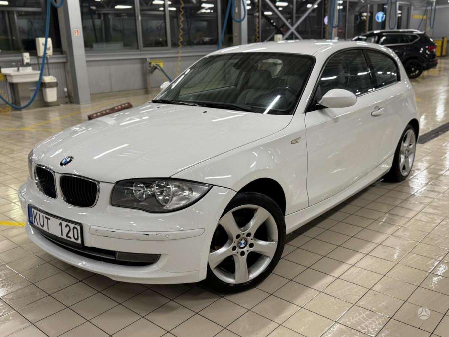 White BMW 118 2007 in Vilnius, with an engine capacity of 2.00 L and mileage of 220 thousand km for 2950 €, photo 1 on AUTOMOTO.COM.LV