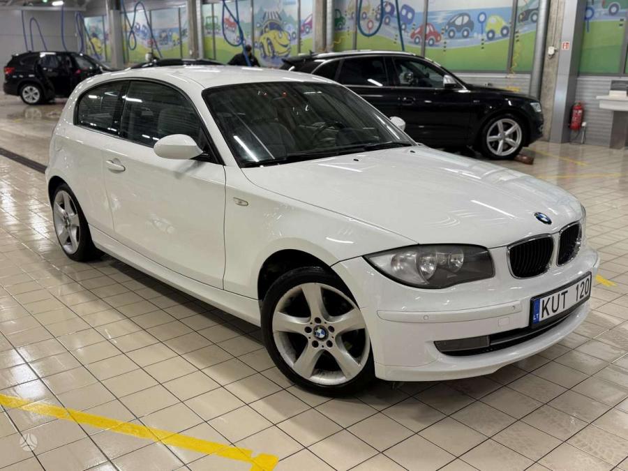 White BMW 118 2007 in Vilnius, with an engine capacity of 2.00 L and mileage of 220 thousand km for 2950 €, photo 2 on AUTOMOTO.COM.LV