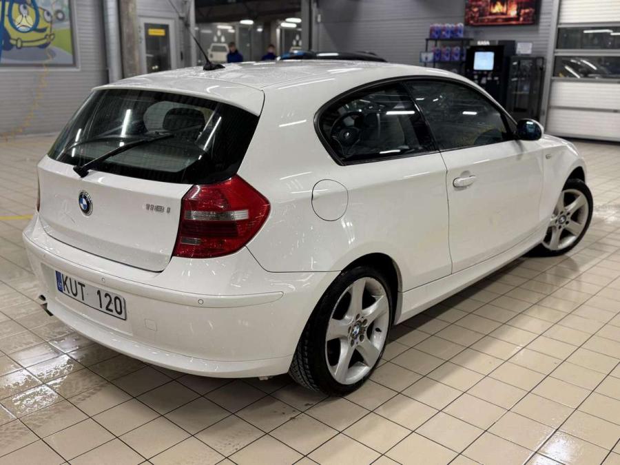 White BMW 118 2007 in Vilnius, with an engine capacity of 2.00 L and mileage of 220 thousand km for 2950 €, photo 4 on AUTOMOTO.COM.LV