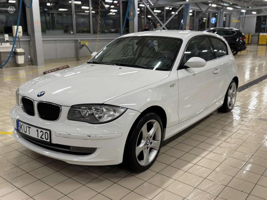 White BMW 118 2007 in Vilnius, with an engine capacity of 2.00 L and mileage of 220 thousand km for 2950 €, photo 6 on AUTOMOTO.COM.LV
