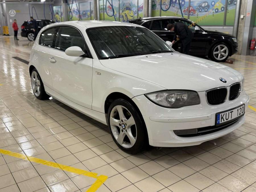 White BMW 118 2007 in Vilnius, with an engine capacity of 2.00 L and mileage of 220 thousand km for 2950 €, photo 7 on AUTOMOTO.COM.LV