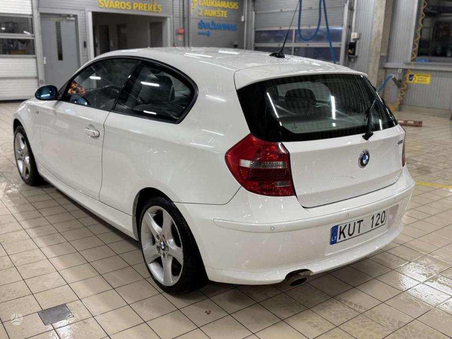 White BMW 118 2007 in Vilnius, with an engine capacity of 2.00 L and mileage of 220 thousand km for 2950 €, photo 8 on AUTOMOTO.COM.LV