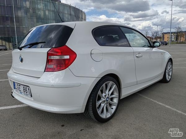 Balts BMW 118 2007 Šauļi, ar dzinēja tilpumu 2.00 L un nobraukumu 290 tūkst. km par 3300 €, foto 7 vietnē AUTOMOTO.COM.LV