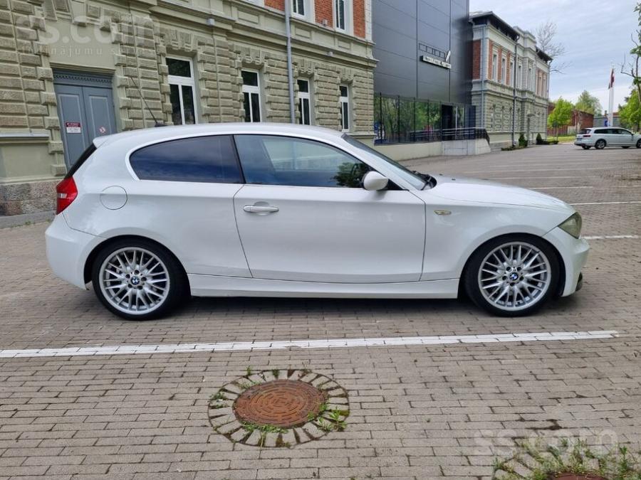 White BMW 118 2007 in Liepaja, with an engine capacity of 3.00 L and mileage of 371 thousand km for 6500 €, photo 4 on AUTOMOTO.COM.LV