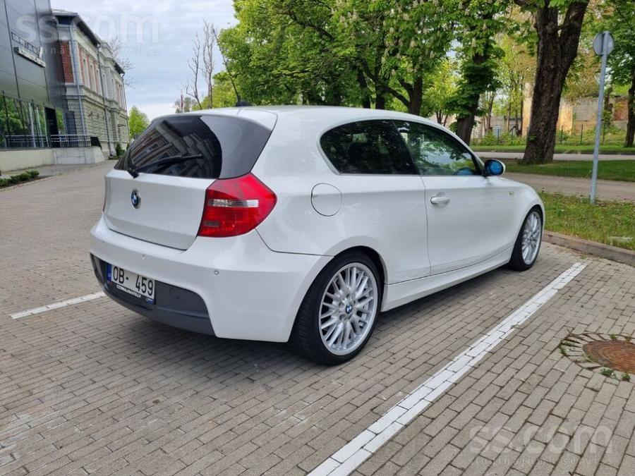 White BMW 118 2007 in Liepaja, with an engine capacity of 3.00 L and mileage of 371 thousand km for 6500 €, photo 5 on AUTOMOTO.COM.LV