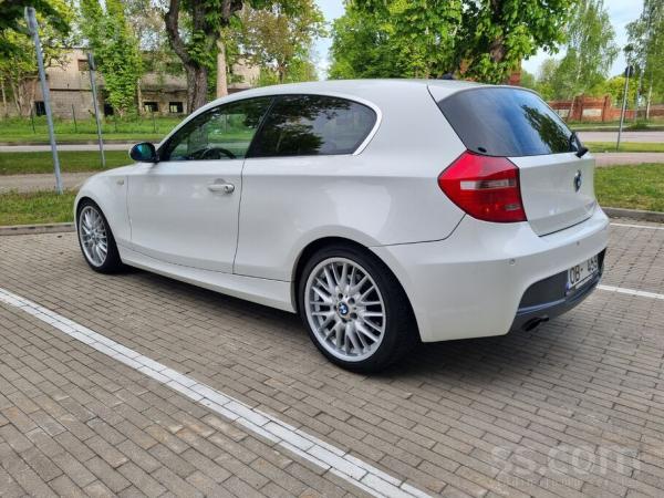 White BMW 118 2007 in Liepaja, with an engine capacity of 3.00 L and mileage of 371 thousand km for 6500 €, photo 6 on AUTOMOTO.COM.LV