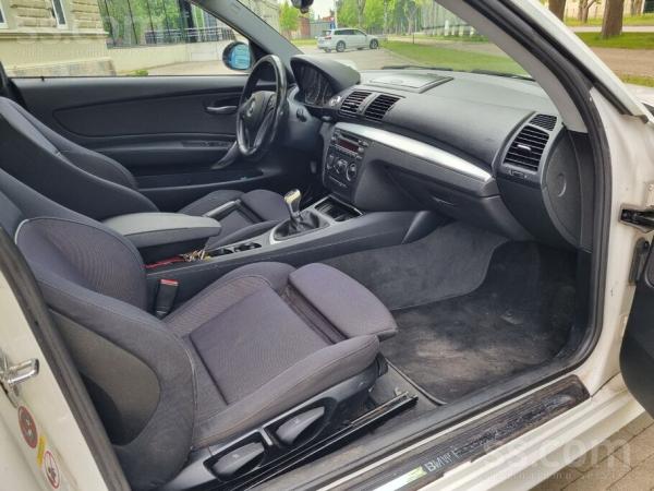 White BMW 118 2007 in Liepaja, with an engine capacity of 3.00 L and mileage of 371 thousand km for 6500 €, photo 9 on AUTOMOTO.COM.LV