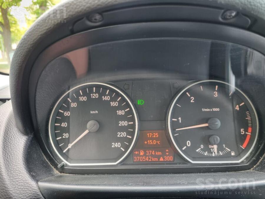 White BMW 118 2007 in Liepaja, with an engine capacity of 3.00 L and mileage of 371 thousand km for 6500 €, photo 11 on AUTOMOTO.COM.LV