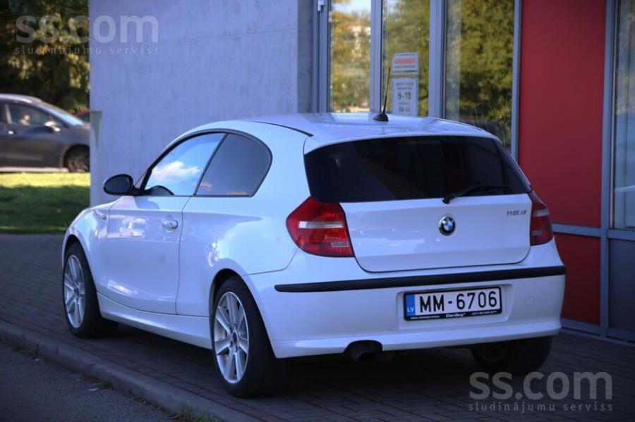 White BMW 118 2007 in Riga, with an engine capacity of 2.00 L and mileage of 367 thousand km for 3795 €, photo 6 on AUTOMOTO.COM.LV