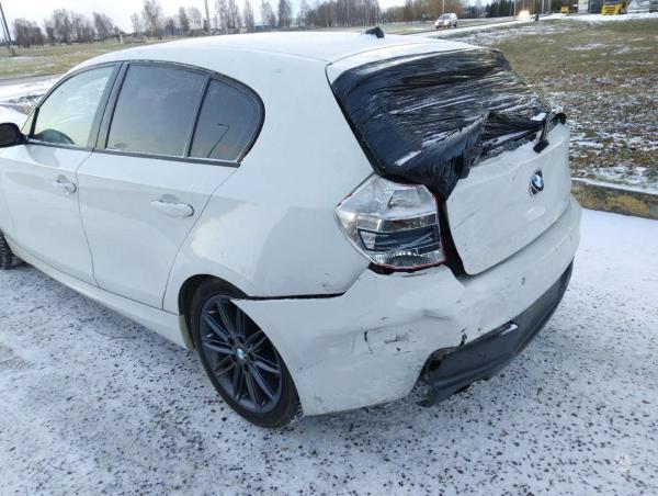 White BMW 118 2008 in Marijampole, with an engine capacity of 2.00 L and mileage of 396 thousand km for 3500 €, photo 6 on AUTOMOTO.COM.LV