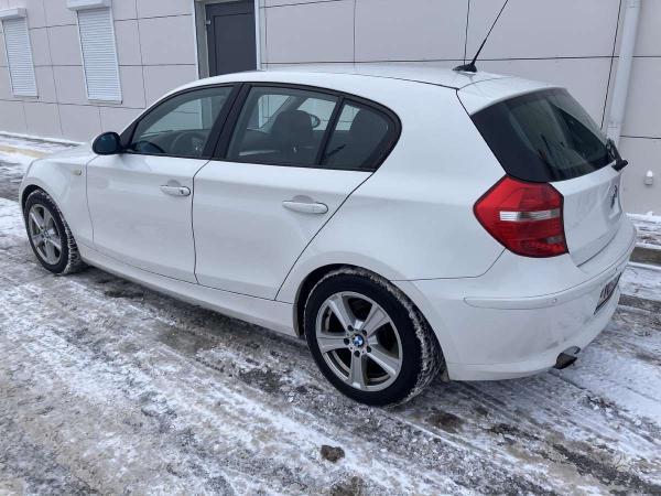 White BMW 118 2008 in Rokiskis, with an engine capacity of 2.00 L and mileage of 216 thousand km for 3650 €, photo 4 on AUTOMOTO.COM.LV
