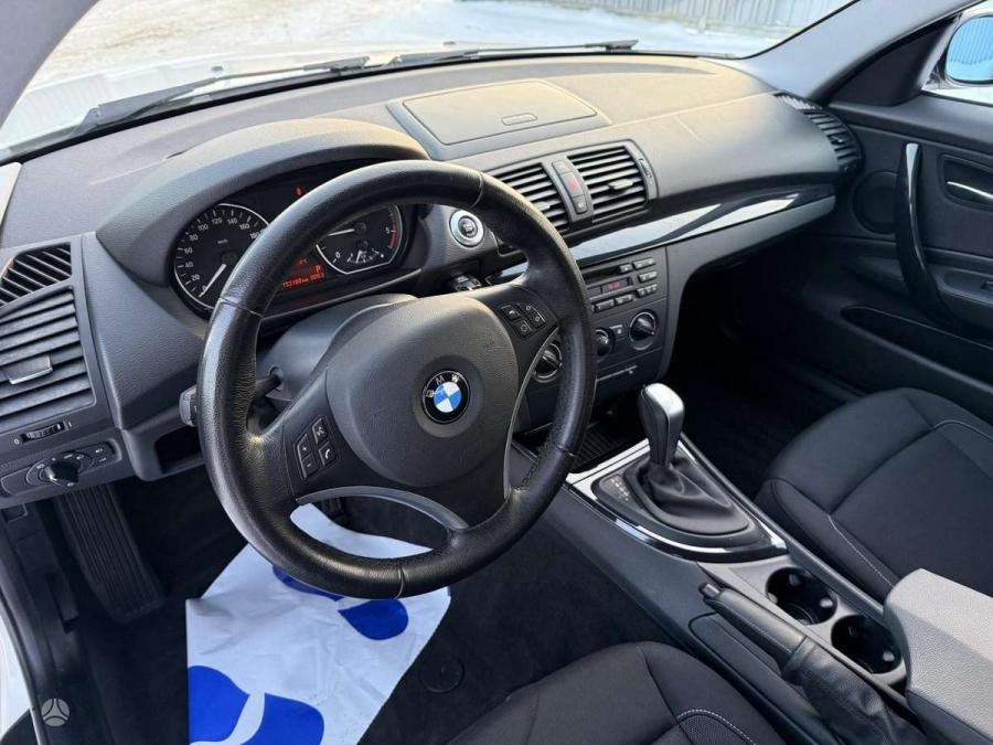 Balts BMW 118 2008 Marijampole, ar dzinēja tilpumu 2.00 L un nobraukumu 153 tūkst. km par 4600 €, foto 10 vietnē AUTOMOTO.COM.LV