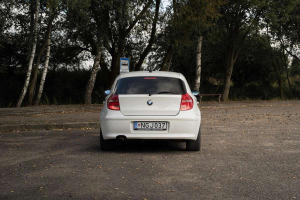 White BMW 118 2008 in Kedainiai, with an engine capacity of 2.00 L and mileage of 219 thousand km for 4600 €, photo 5 on AUTOMOTO.COM.LV
