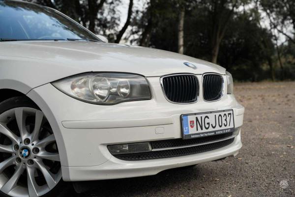 White BMW 118 2008 in Kedainiai, with an engine capacity of 2.00 L and mileage of 219 thousand km for 4600 €, photo 8 on AUTOMOTO.COM.LV