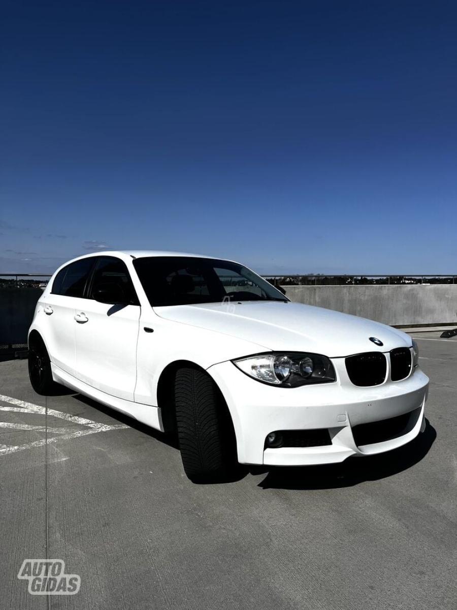 White BMW 118 2008 in Vilnius, with an engine capacity of 2.00 L and mileage of 284 thousand km for 3400 €, photo 1 on AUTOMOTO.COM.LV