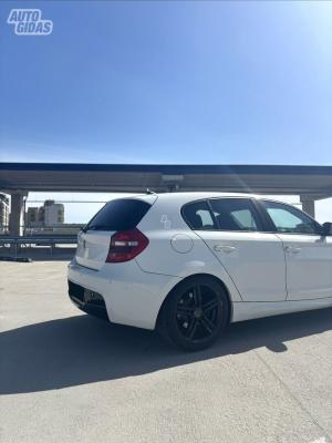 White BMW 118 2008 in Vilnius, with an engine capacity of 2.00 L and mileage of 284 thousand km for 3400 €, photo 12 on AUTOMOTO.COM.LV