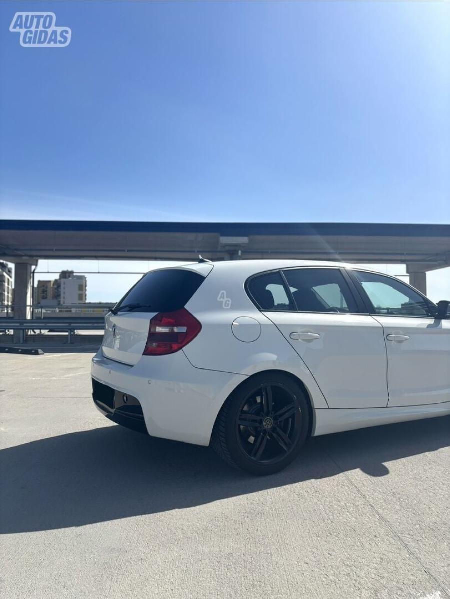 White BMW 118 2008 in Vilnius, with an engine capacity of 2.00 L and mileage of 284 thousand km for 3400 €, photo 12 on AUTOMOTO.COM.LV
