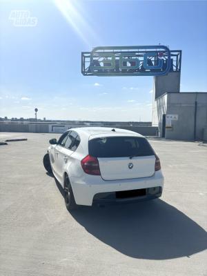 White BMW 118 2008 in Vilnius, with an engine capacity of 2.00 L and mileage of 284 thousand km for 3400 €, photo 15 on AUTOMOTO.COM.LV